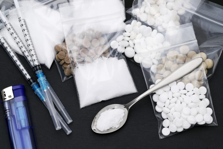 How to Recognize Drug Paraphernalia and Addiction in a Loved One ...