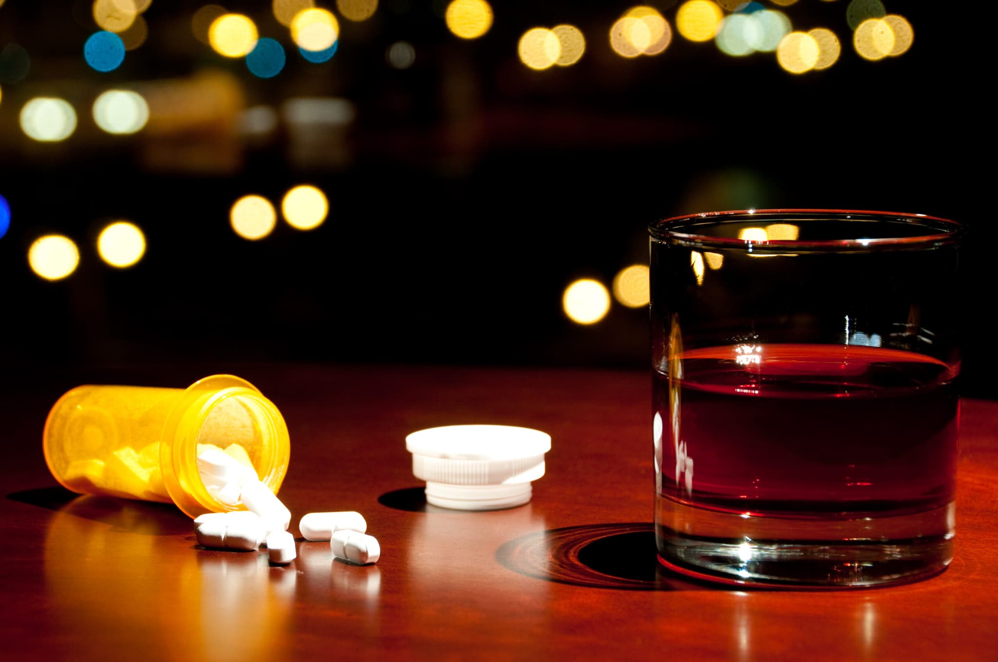 Mixing Hydrocodone and Alcohol: Can You Drink on Hydrocodone?